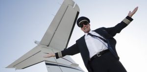 Piloto de aviación: Funciones, perfil, carrera y más